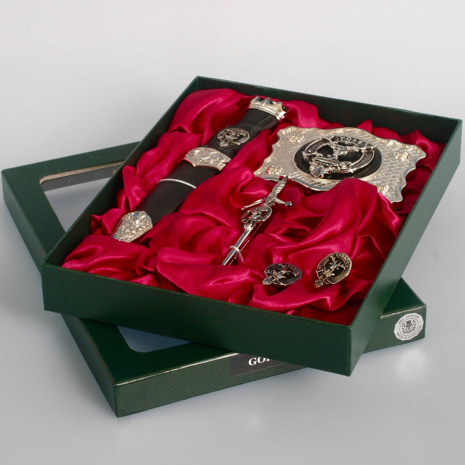 Gordon Clan Crest Kilt Accessory Gift Set